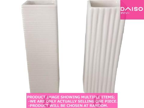 Pottery vases / White Designer Vase 【ホワイトデザイン花瓶 】| Daiso Canada co., ltd.