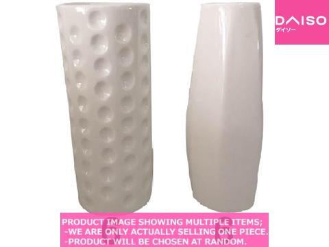 Pottery vases / White Designer Vase 【ホワイトデザイン花瓶 】| Daiso Canada co., ltd.